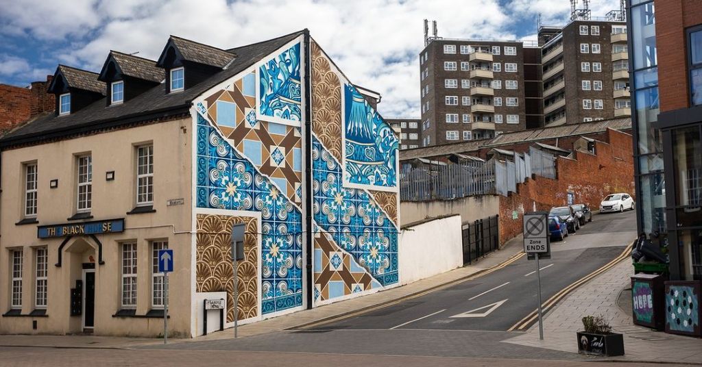 Streetart – Add Fuel @ Leeds, UK – Barbara Picci